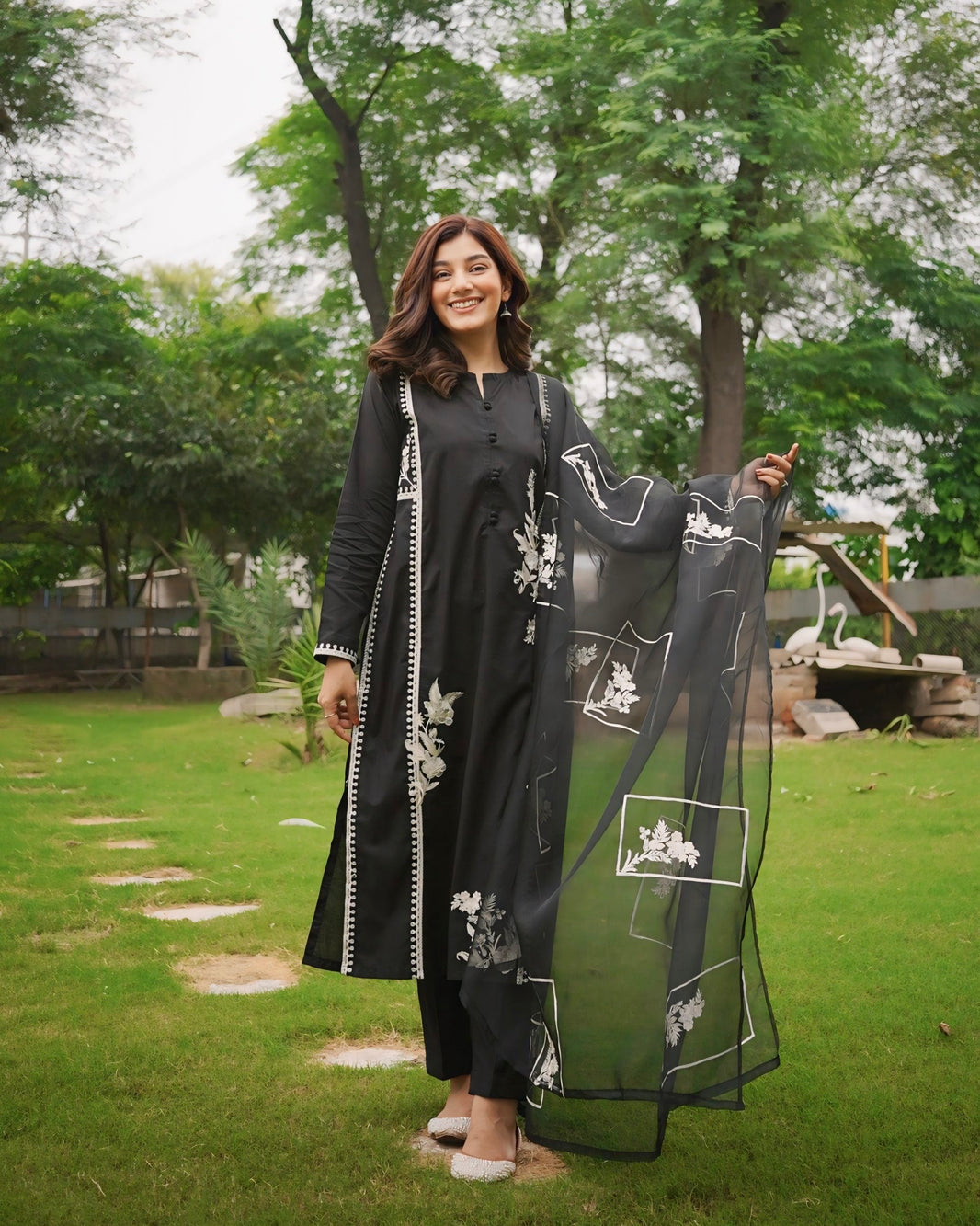 Tiraz Pakistan, Stitched Pakistani Suits, Worldwide Shipping
